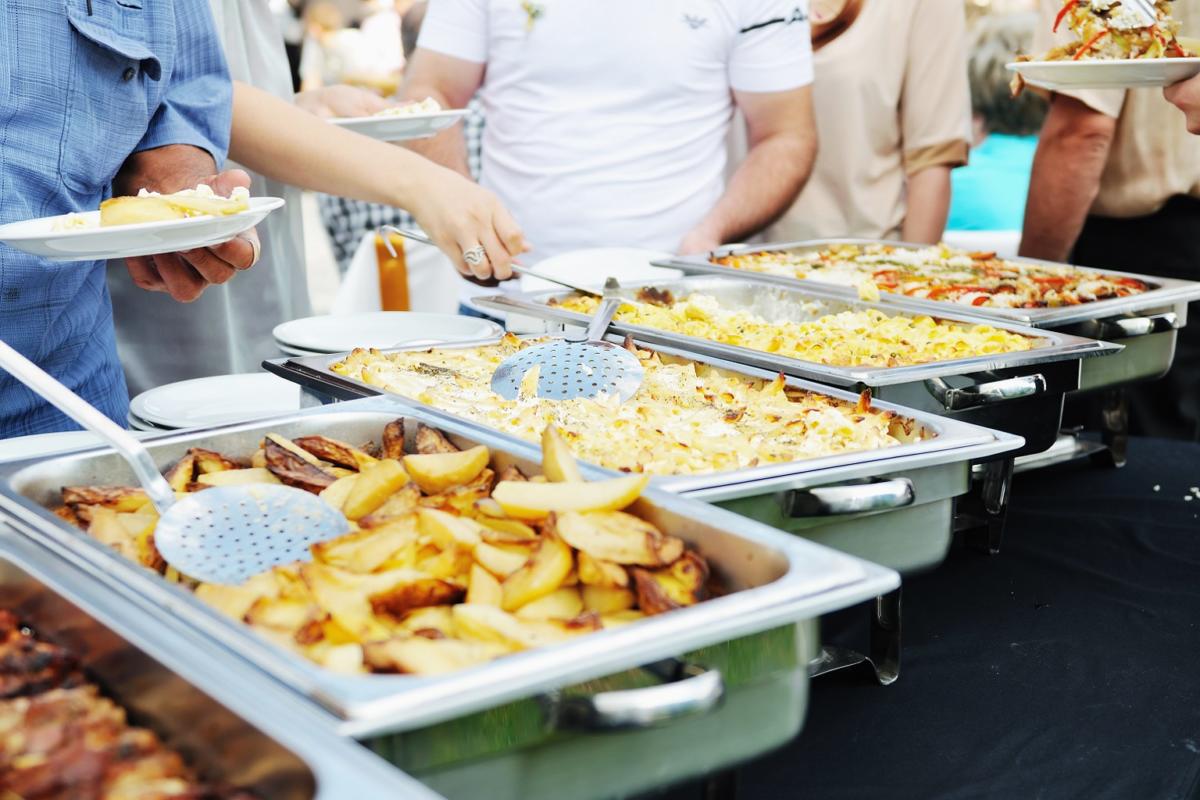 How To Host A Family Reunion Potluck